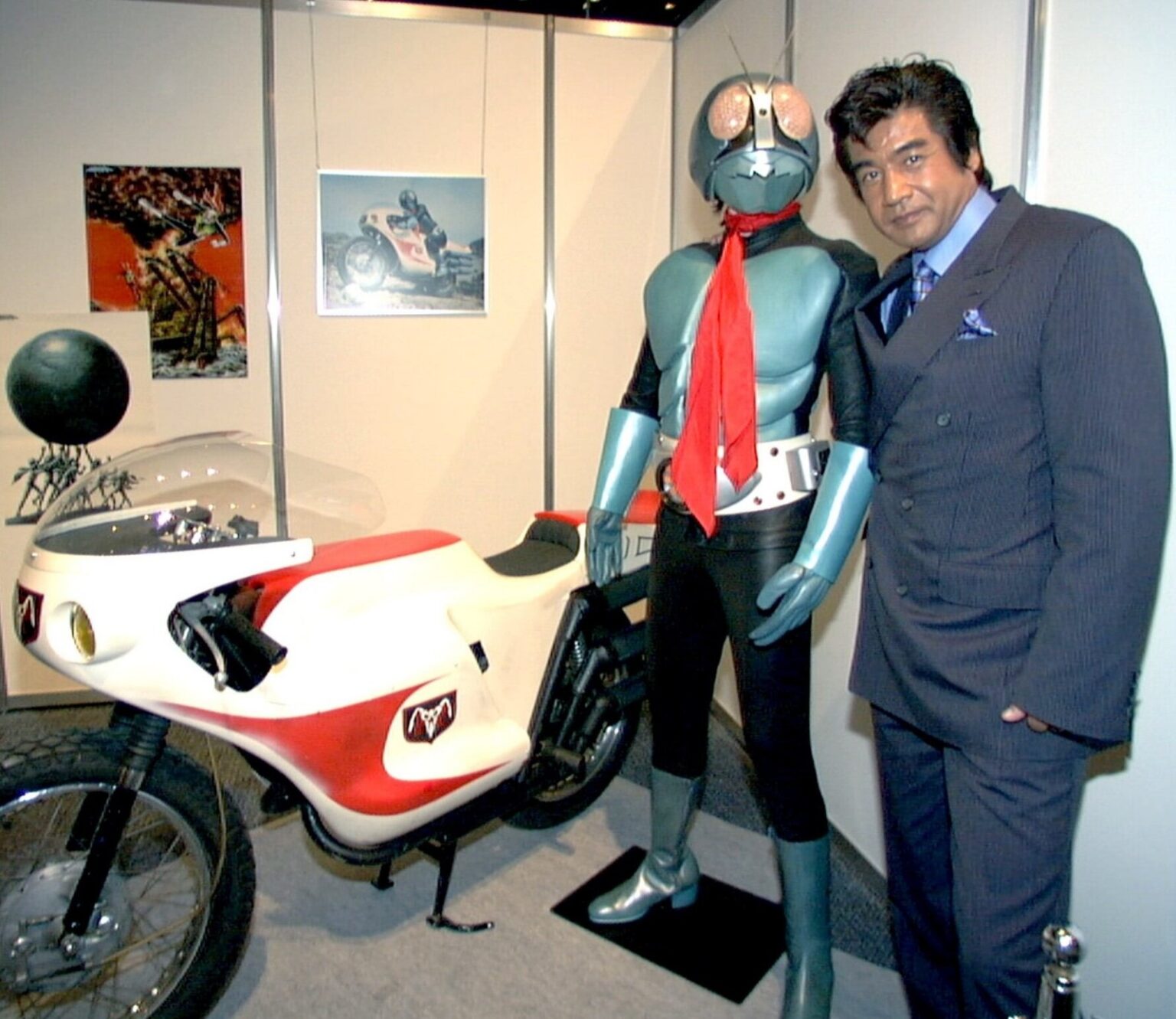 Hiroshi Fujioka reflete sobre o impacto de 'Kamen Rider' e os valores ...