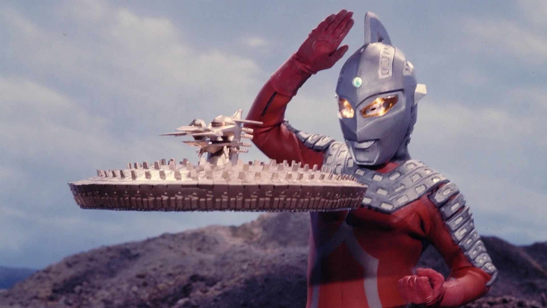 Fabricante pede desculpas após erro em pose de figura do 'Ultraseven ...