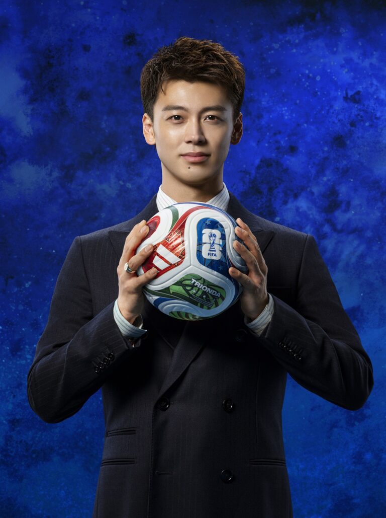 Atores de 'Kamen Rider Drive' e 'Kamen Rider Valkyrie' viram repórteres ...